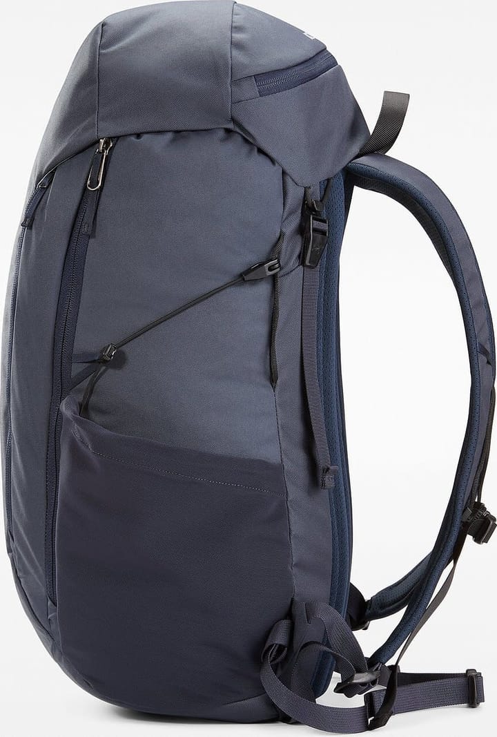 Arc'teryx Mantis 30 Backpack Black Sapphire | Kjøp Arc'teryx Mantis 30 ...