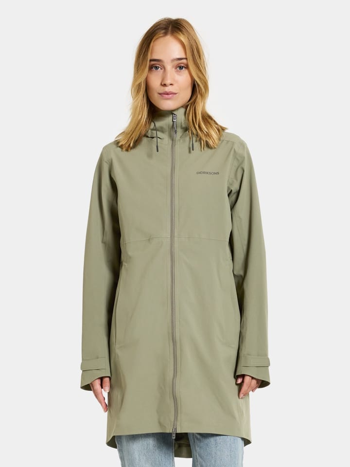 Didriksons Bea Wns Parka 6 Dusty Olive | Fjellsport.no